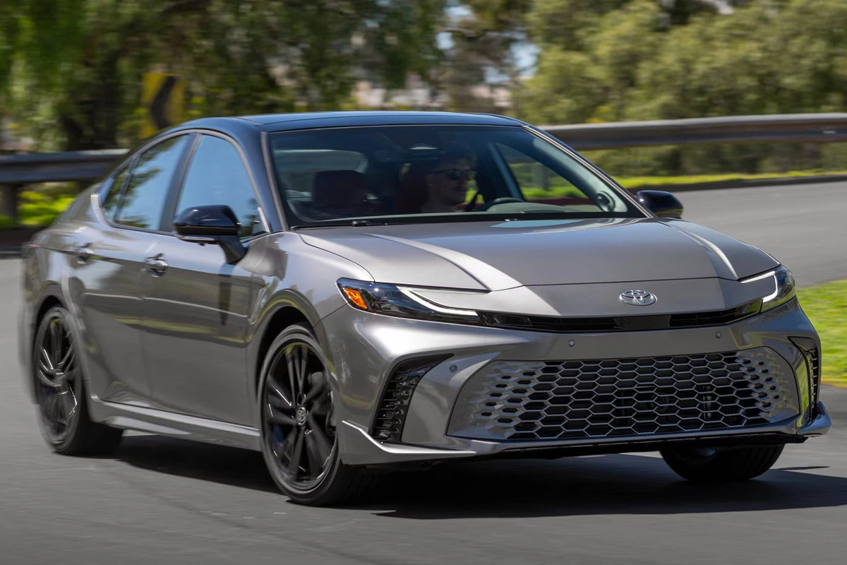 Business Class Cars for Long-Term Rental in Baku | CHR.AZ